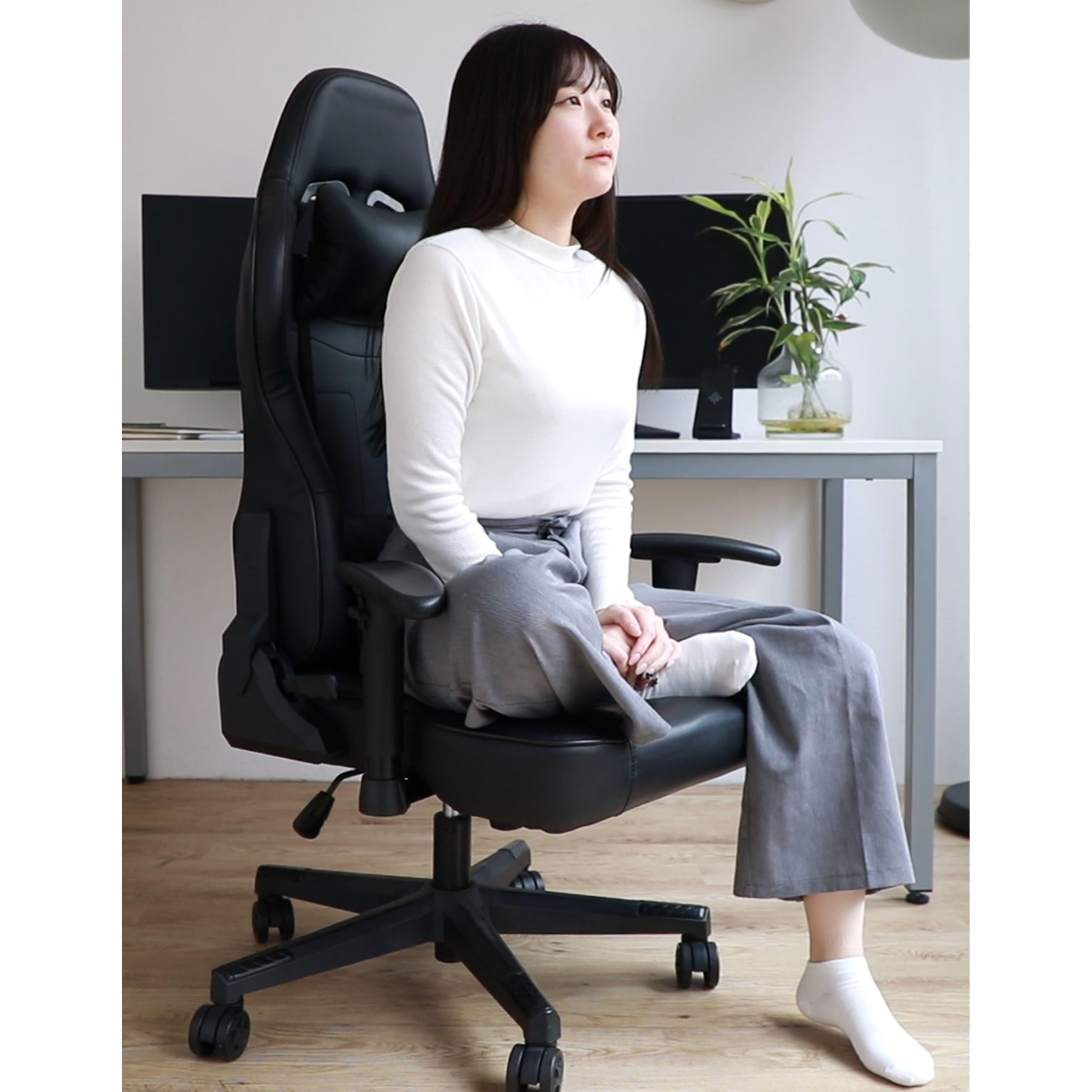 AGRelux α コンパクトモデル ゲーミングチェア｜快適な座り心地＆格納式フットレスト