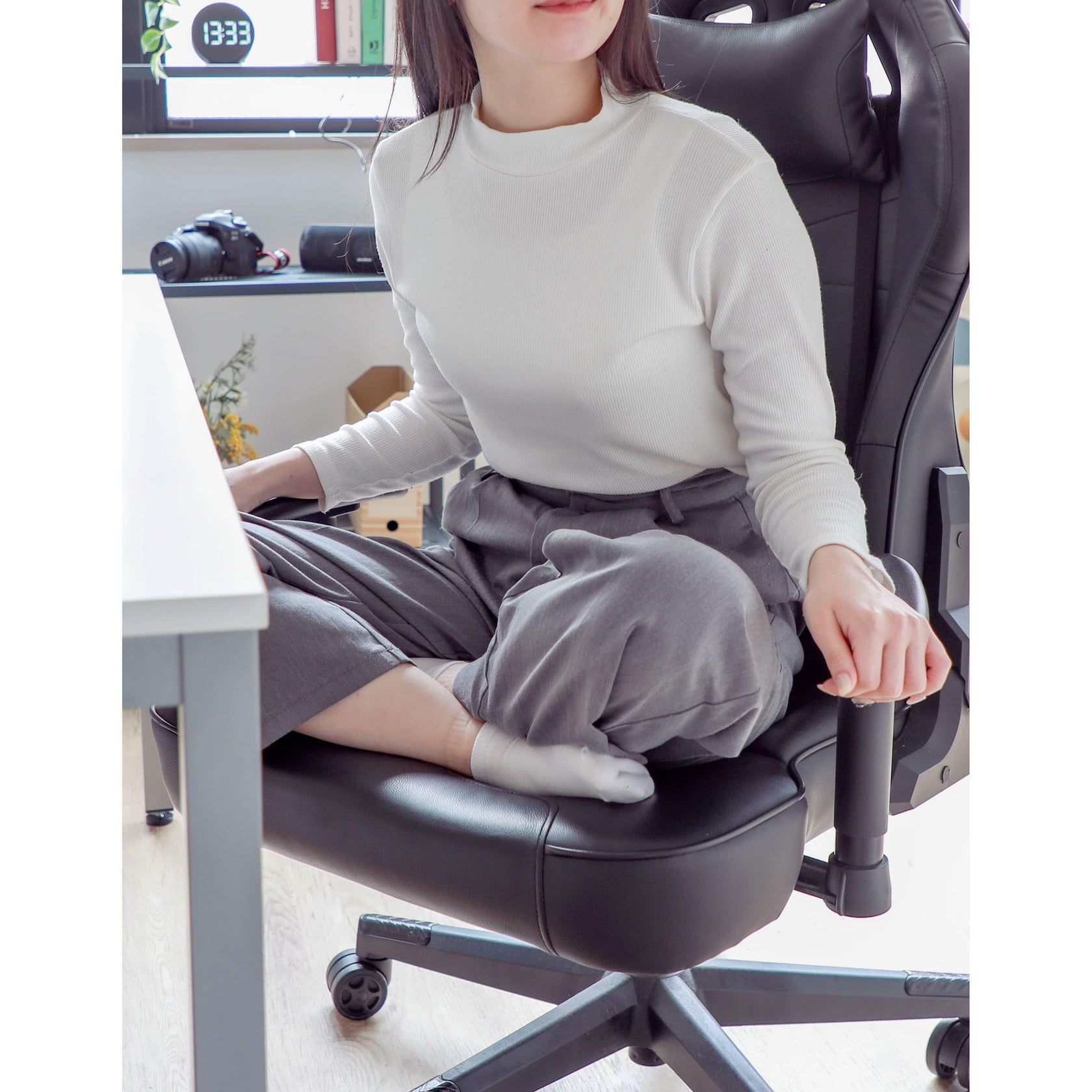 AGRelux α コンパクトモデル ゲーミングチェア｜快適な座り心地＆格納式フットレスト